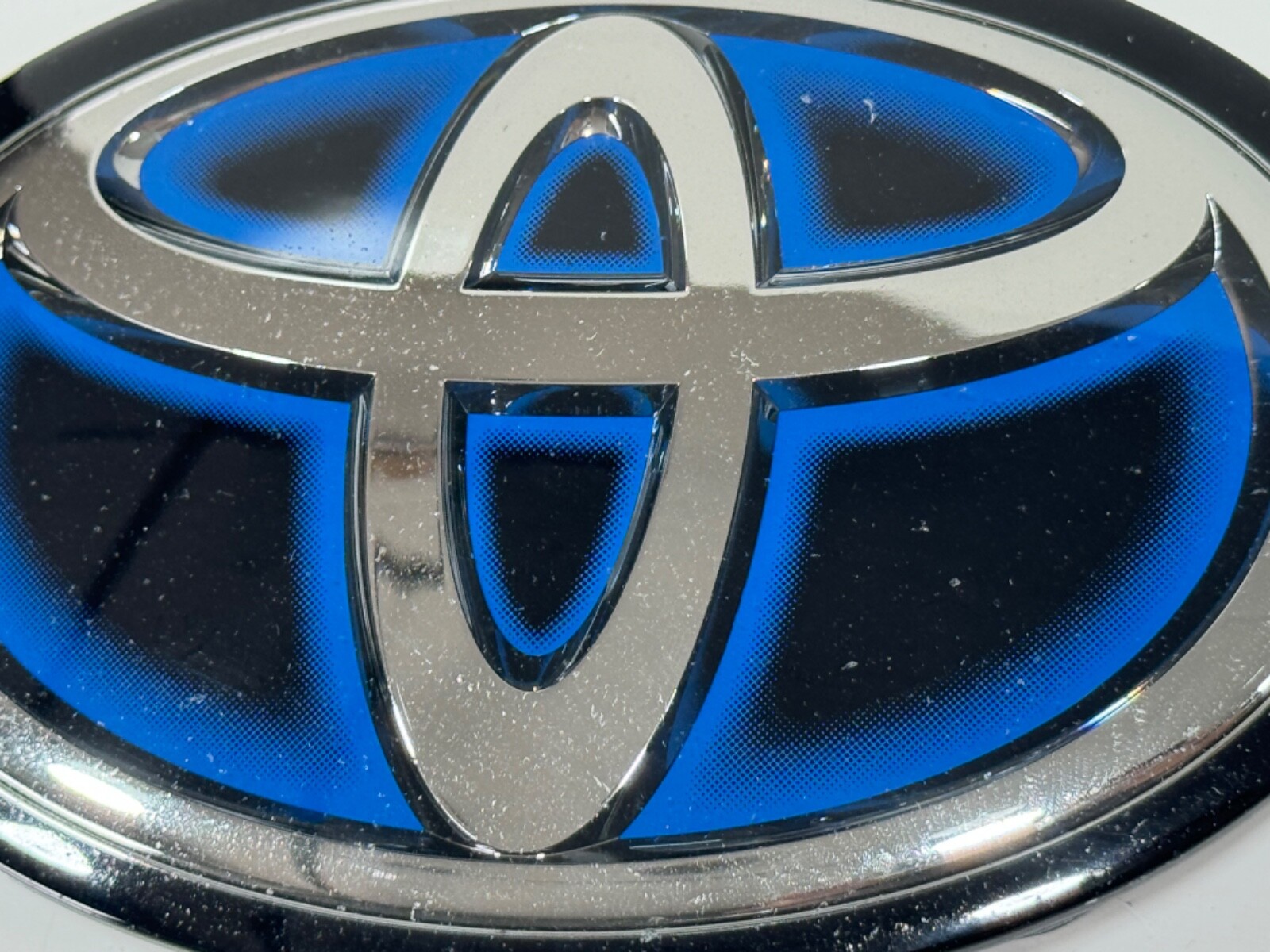 Used 2020-2021 Toyota Corolla Front Grill Radar Emblem 90975-02124 for ...