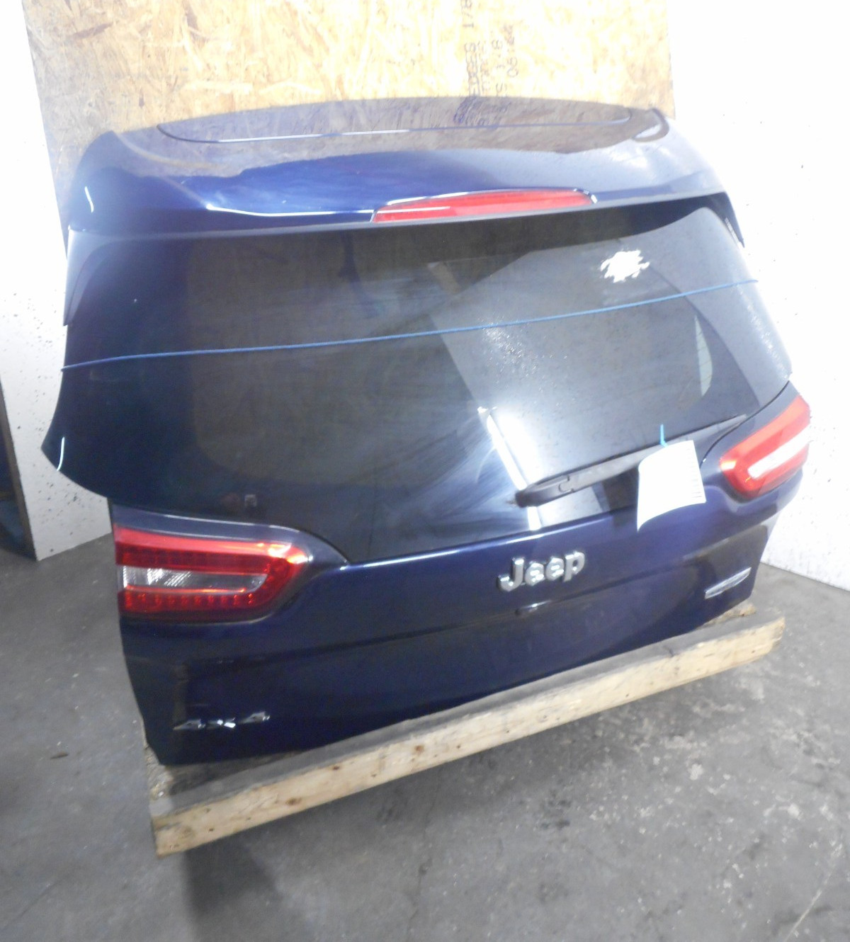 Used 2014-2018 Jeep Cherokee Rear Hatch Liftgate W/ Camera, Lights ...