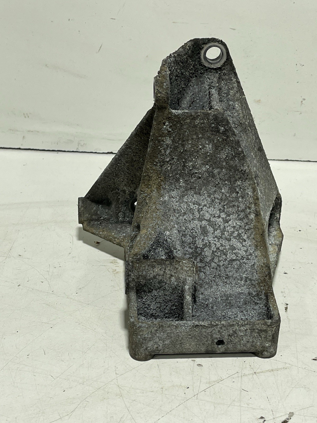 Used 1991-1995 Jeep Yj Wrangler Engine Alternator Bracket 2.5 Or 4.0 ...