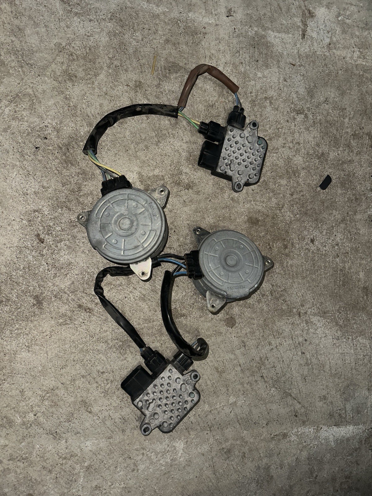 Used Genuine Nissan R35 Gt-r Gtr Radiator Fan Motors Pair Left + Right ...