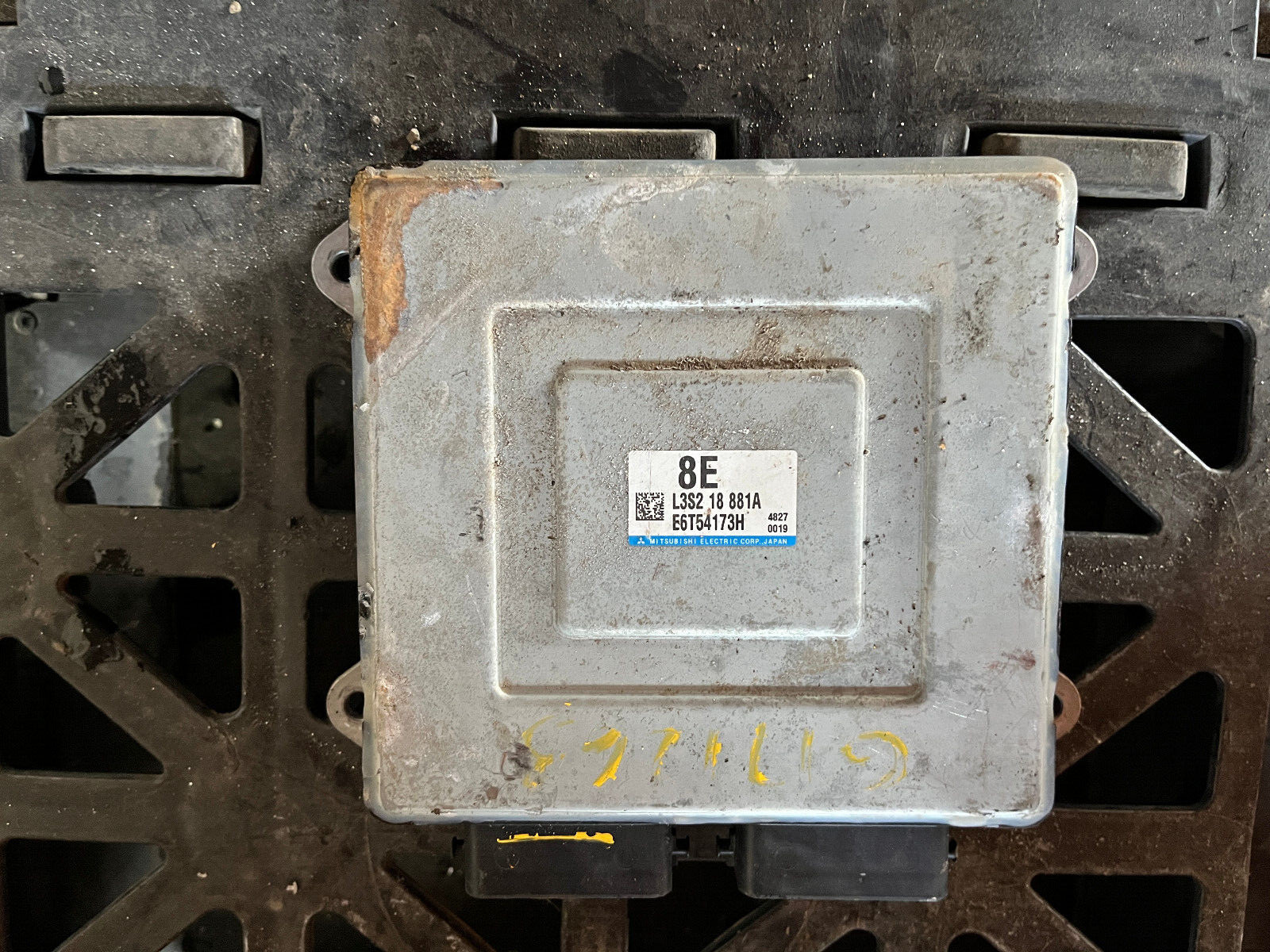 Used Oem 2004-2005 Mazda 3 2.3l Engine Computer L3s2 2018 881a Ecu ...