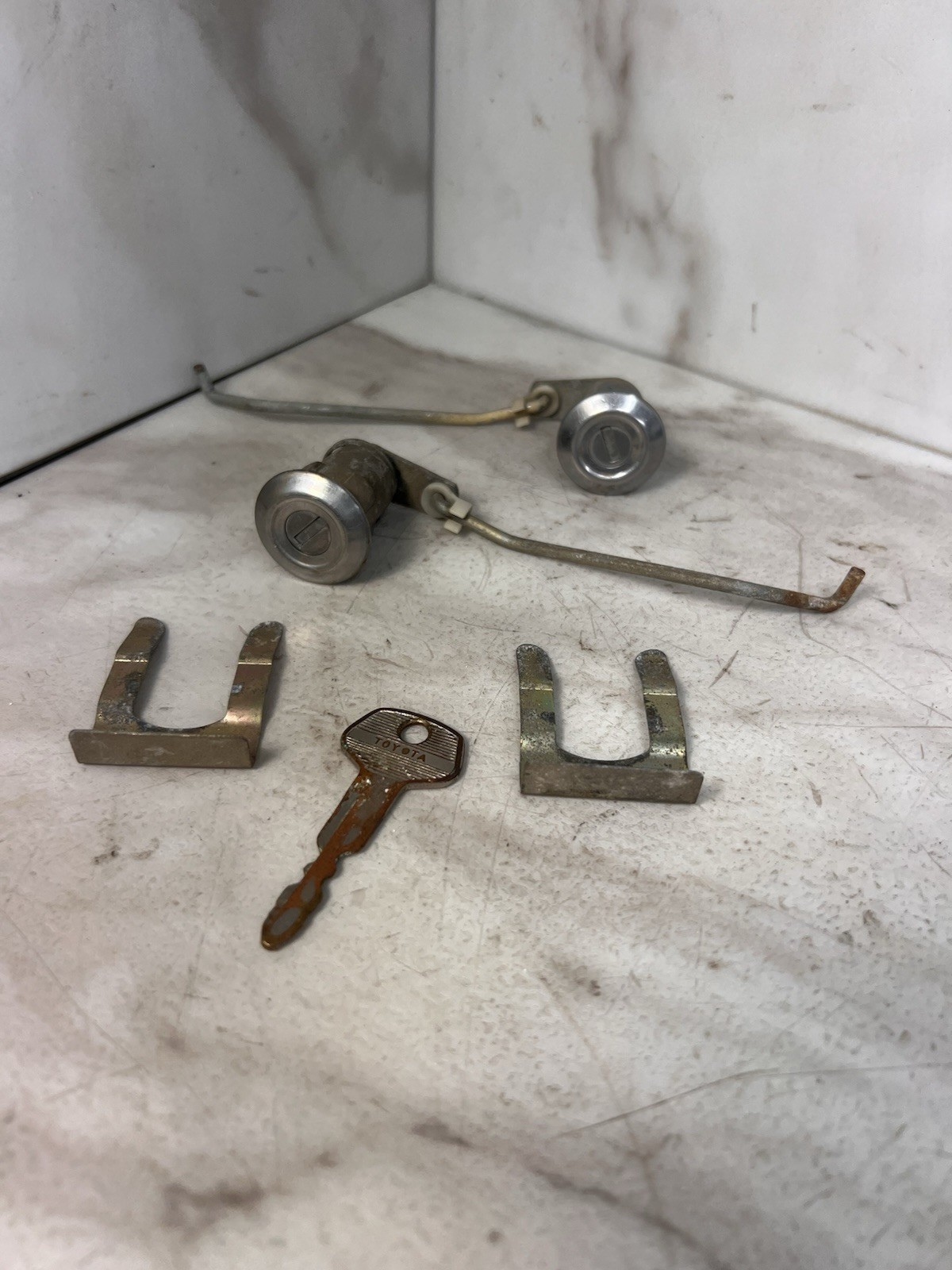 Used 1970 1980-1983 Toyota Pickup Oem R&l Door Lock Cylinders & Key ...