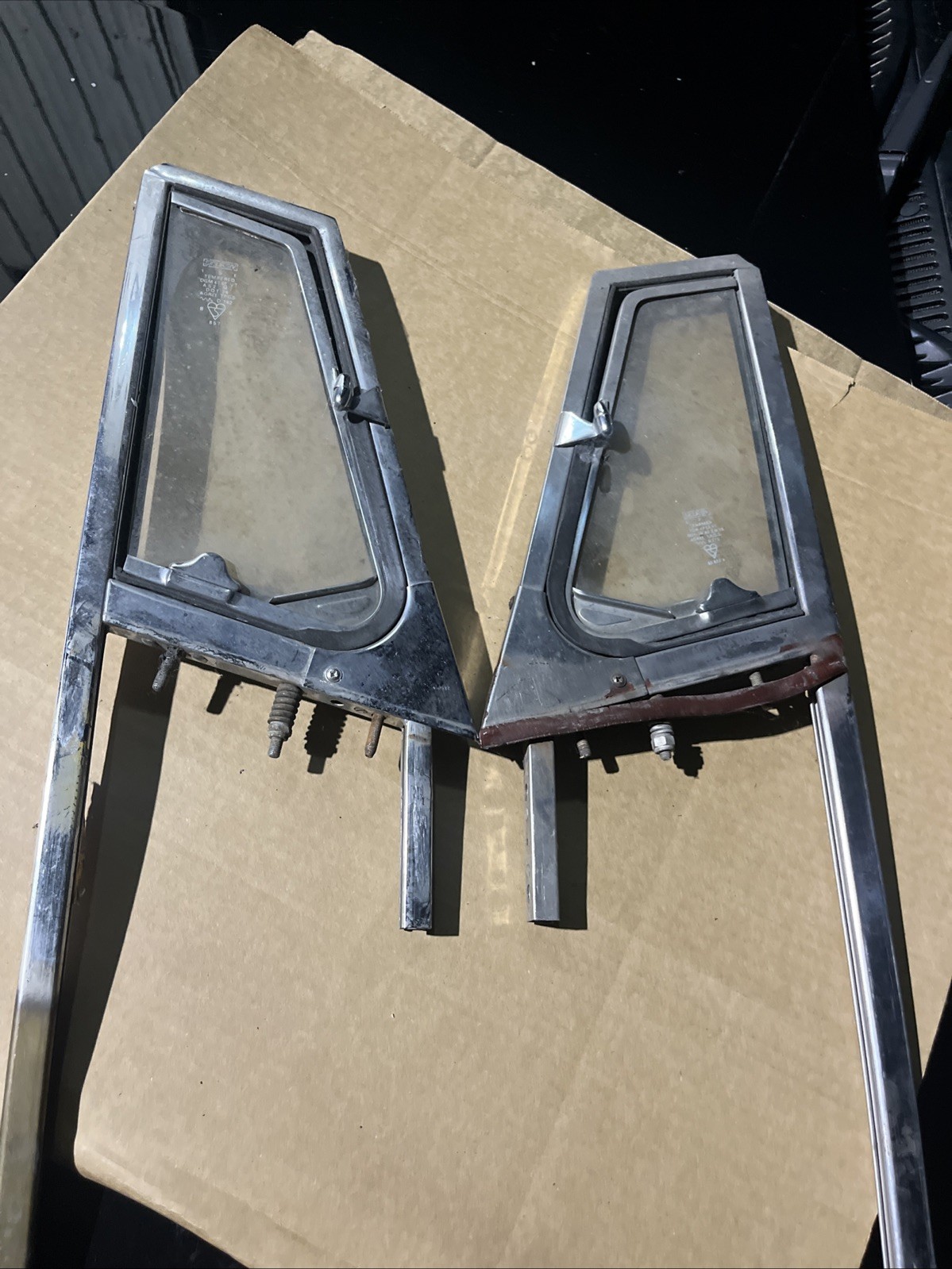 Used Mg Mgb-gt Front Vent Window Assembly Ventilator With Glass 1965 ...