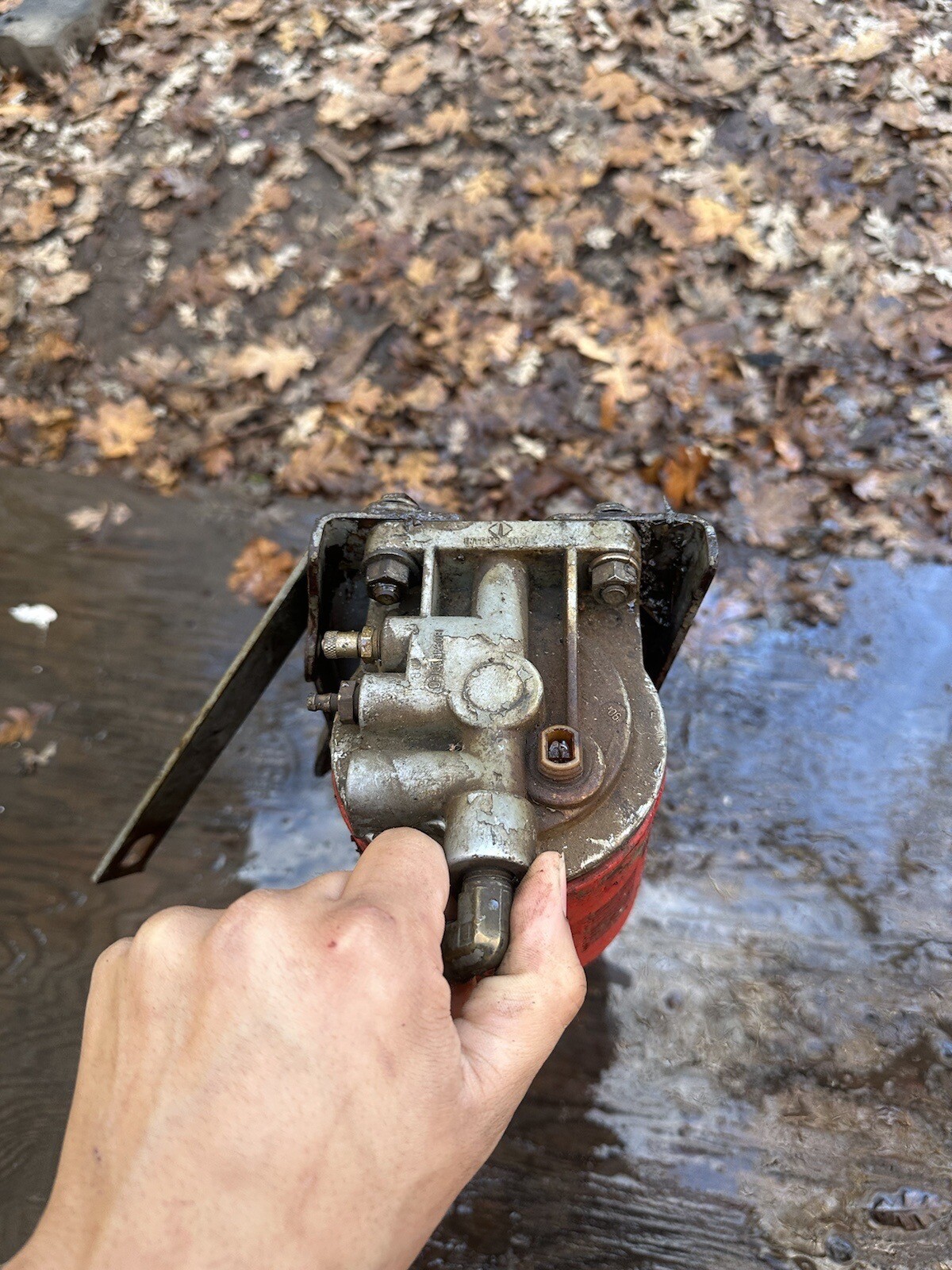 Used 1988 - 1994 Ford F250 F350 7.3 Idi Diesel Fuel Filter Housing ...