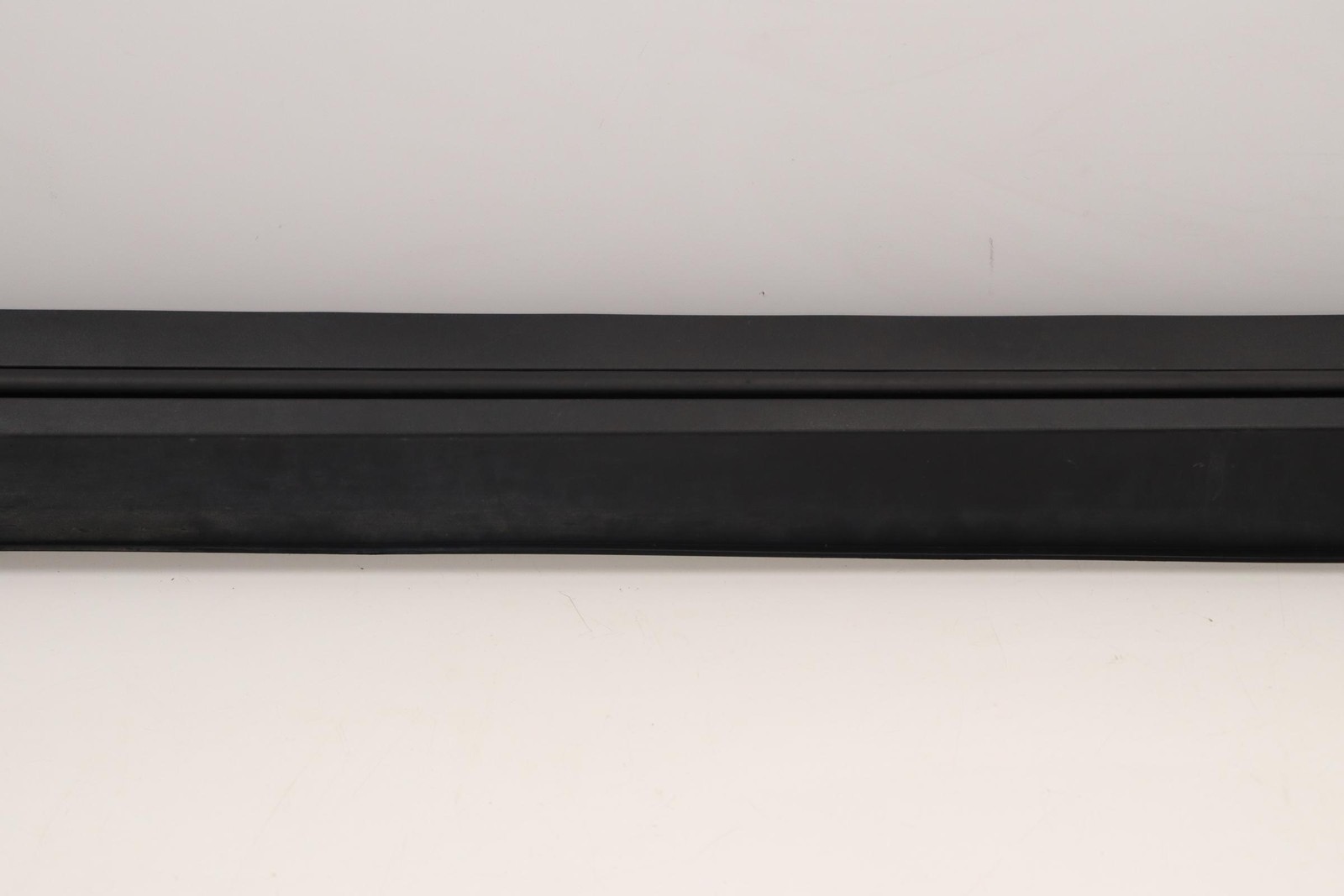 Used 2019 2025 - Cadillac Xt4 Left Side Rocker Molding Trim Panel Oem ...