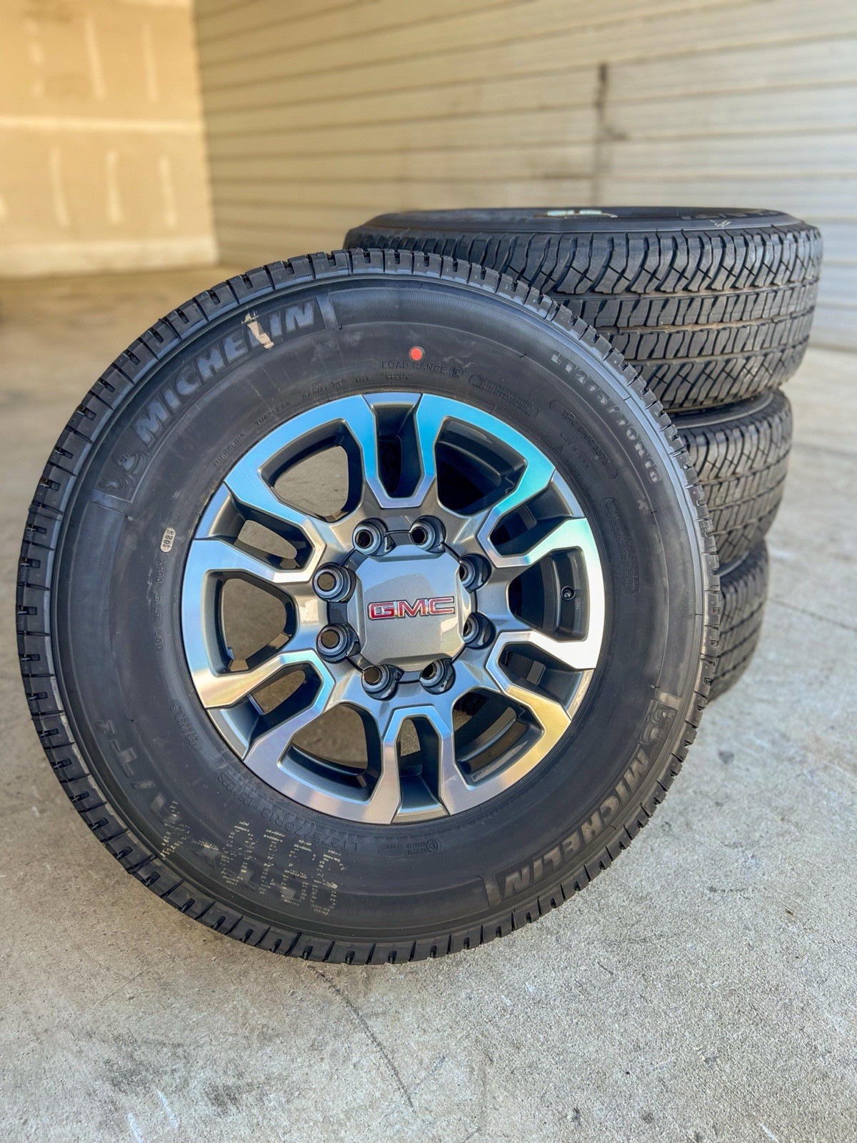 Used 2024-2025 Gmc Sierra 2500 3500 Wheels And Tires Oem Complete Set ...