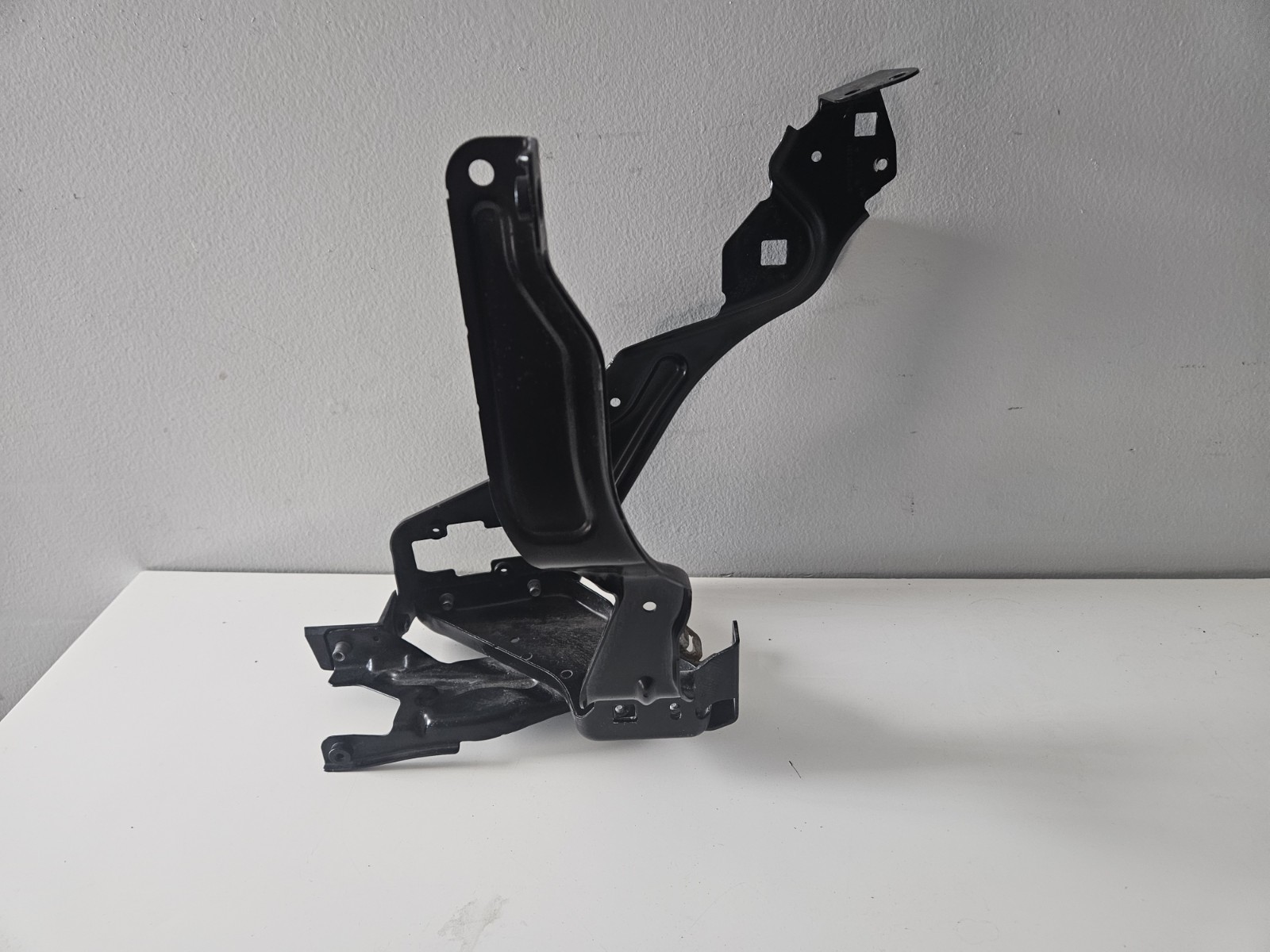Used 2008-2014 Mercedes W204 C300 Front Left Headlight Bracket Support ...