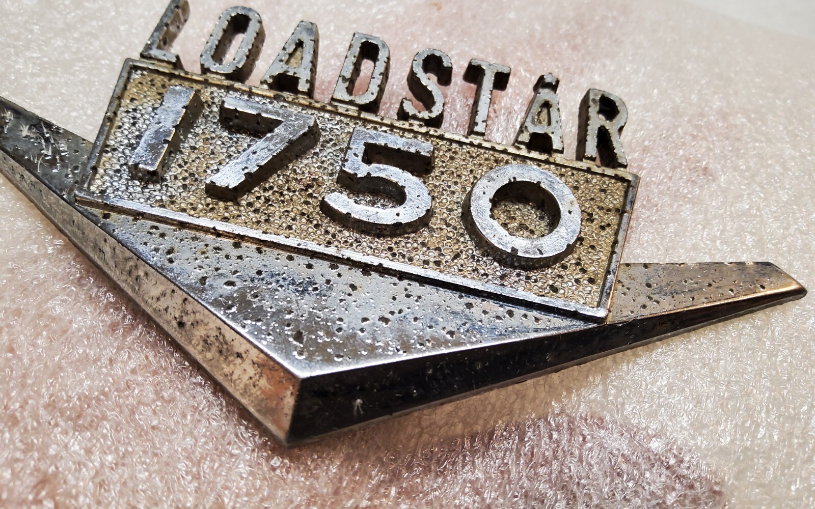 Used 1962-1968 International Harvester Loadstar 1750 Fender Emblem for ...