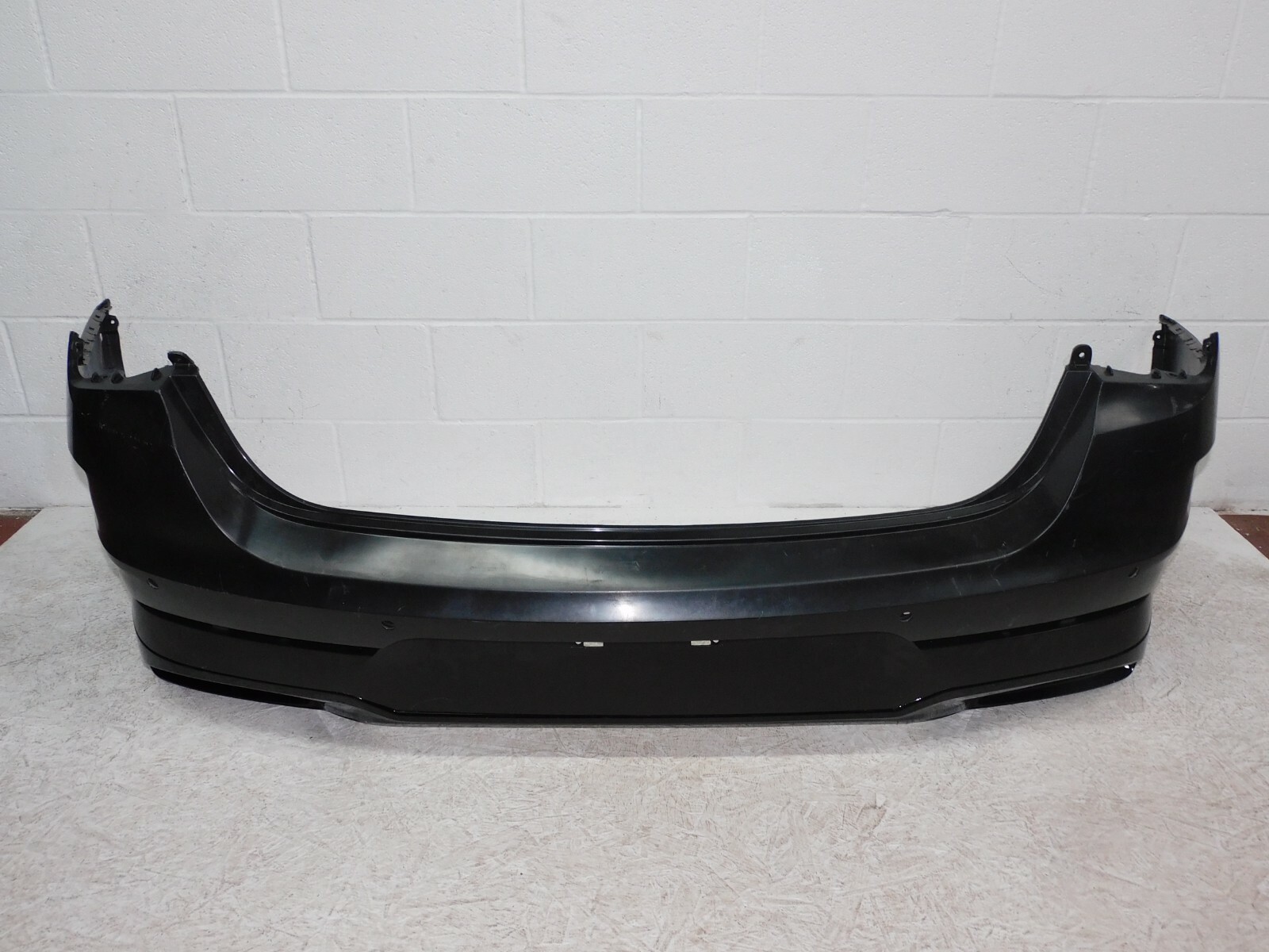 Used 2021-2022 Kia K5 Rear Bumper Cover Oem With Sensor Holes for Sale