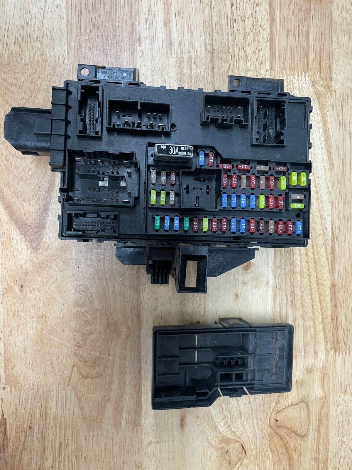 Used 9l3t-15604-fa Ford Interior Fusebox / Junction Box for Sale | 9L3T ...