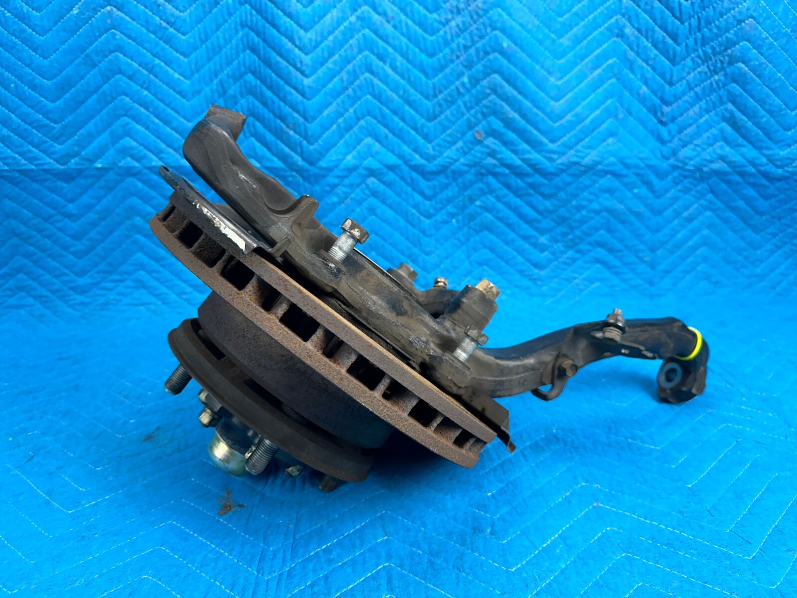 Used Toyota Land Cruiser Lx470 Front Passenger's Knuckle Spindle W/ Hub ...