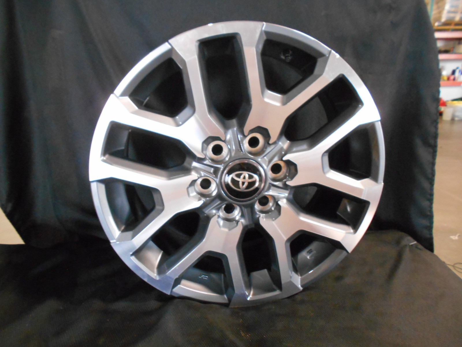 Used Toyota Tundra Oem 20" Wheel Fits 2022-2025 42611-0c320 Oe Free ...