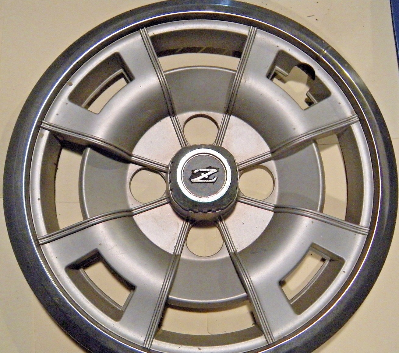 Used 1978 Datsun 280z Hub Cap for Sale | Datsun 280z Hub Cap 78