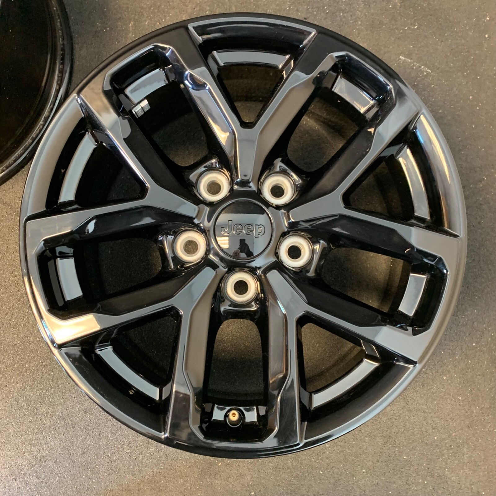 Used (4) Jeep Gladiator (2021-2022) Original Wheels Rims + Caps 17 ...