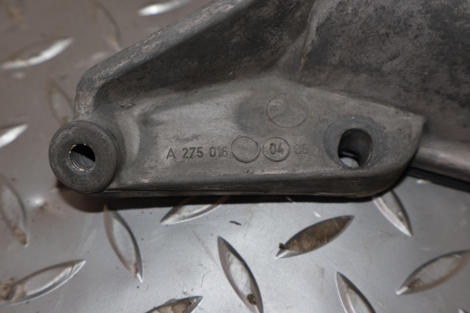 Used 2008-2011 Maybach 57 5.5l (m285) V12 Engine Left Lh Driver Valve ...