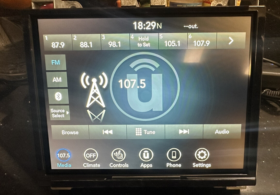 Used Dodge 4c Uas 8.4 Inch Uconnect Radio Touchscreen Receiver Apple ...