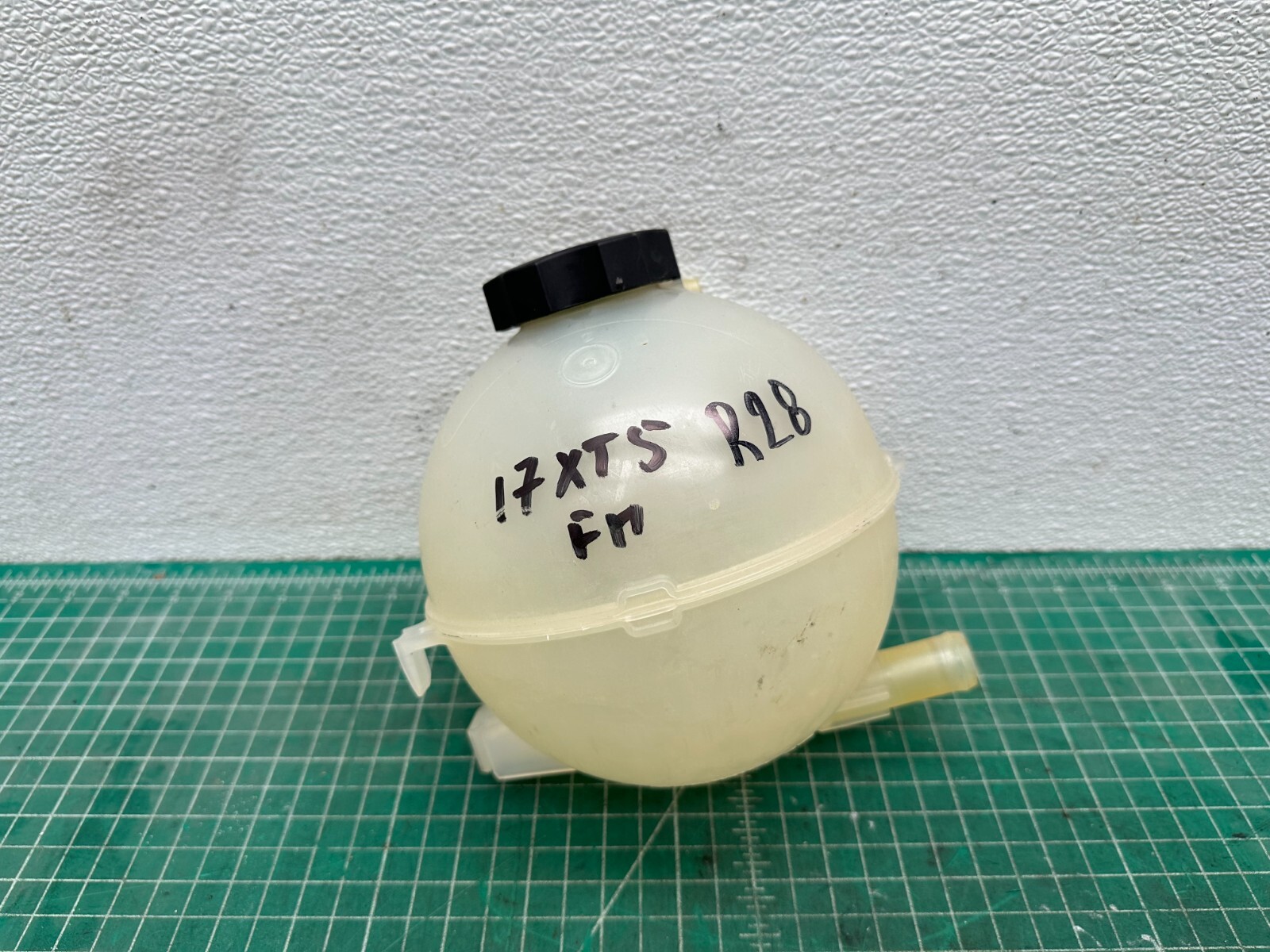 Used 2017-2025 Gm - Engine Coolant Overflow Expansion Bottle Tank ...
