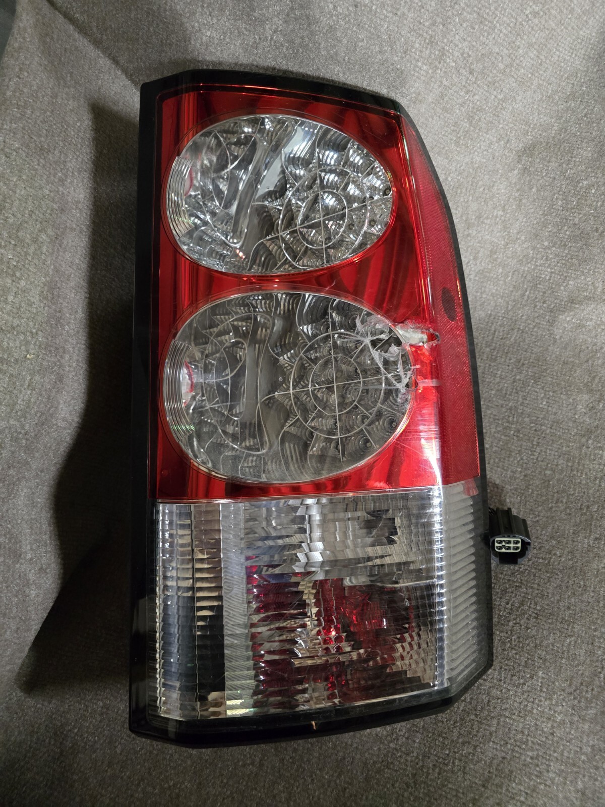 Used Damaged Land Rover Lr4 Right Passenger Side (us Spec) Tail Light ...