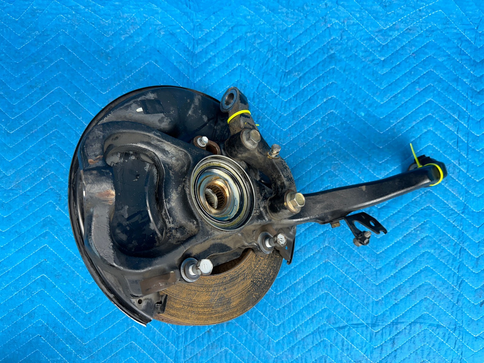 Used Toyota Land Cruiser Lx470 Front Passenger's Knuckle Spindle W/ Hub ...