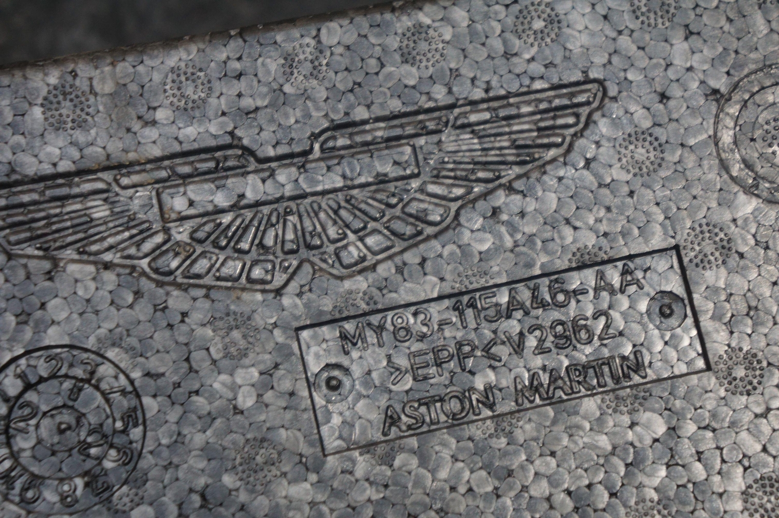 Used Set Of 2 Left & Right Block Heel Foam My83-115a46-aa Aston Martin Dbx 707 2020-2024 for ...