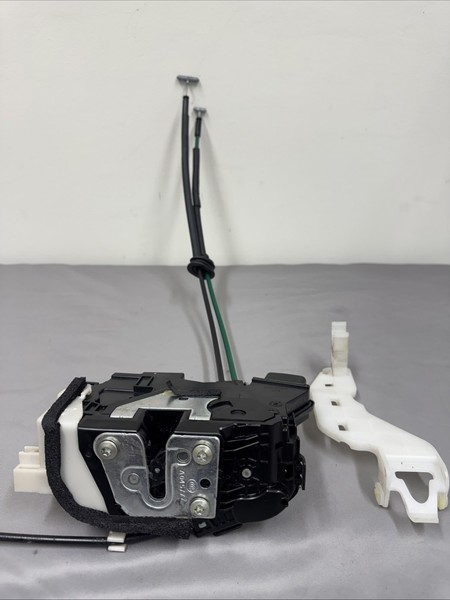 Used 2011 Kia Sorento Locks and Hardware for Sale