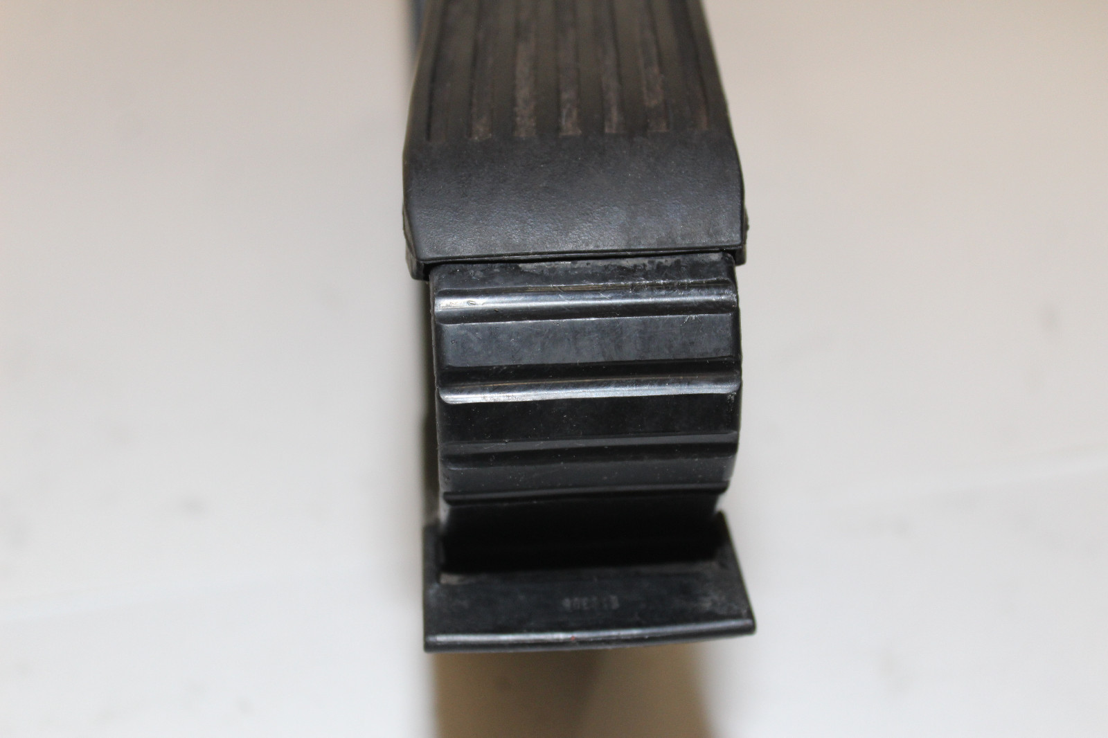 Used 2000-2006 Mercedes Benz S500 W220 Gas Accelerator Pedal K1833 for Sale