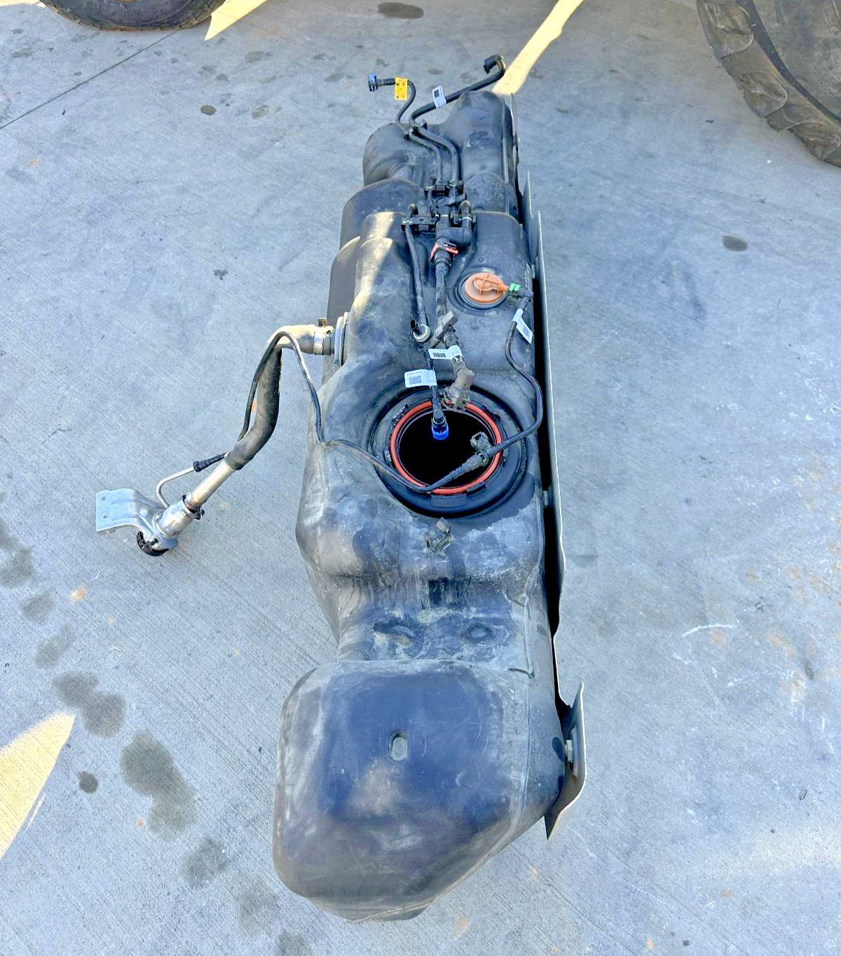 Used 2020 2024 Fuel Tank - Gm Gmc 2500hd, 3500hd Oem # 84877559 - 36 ...
