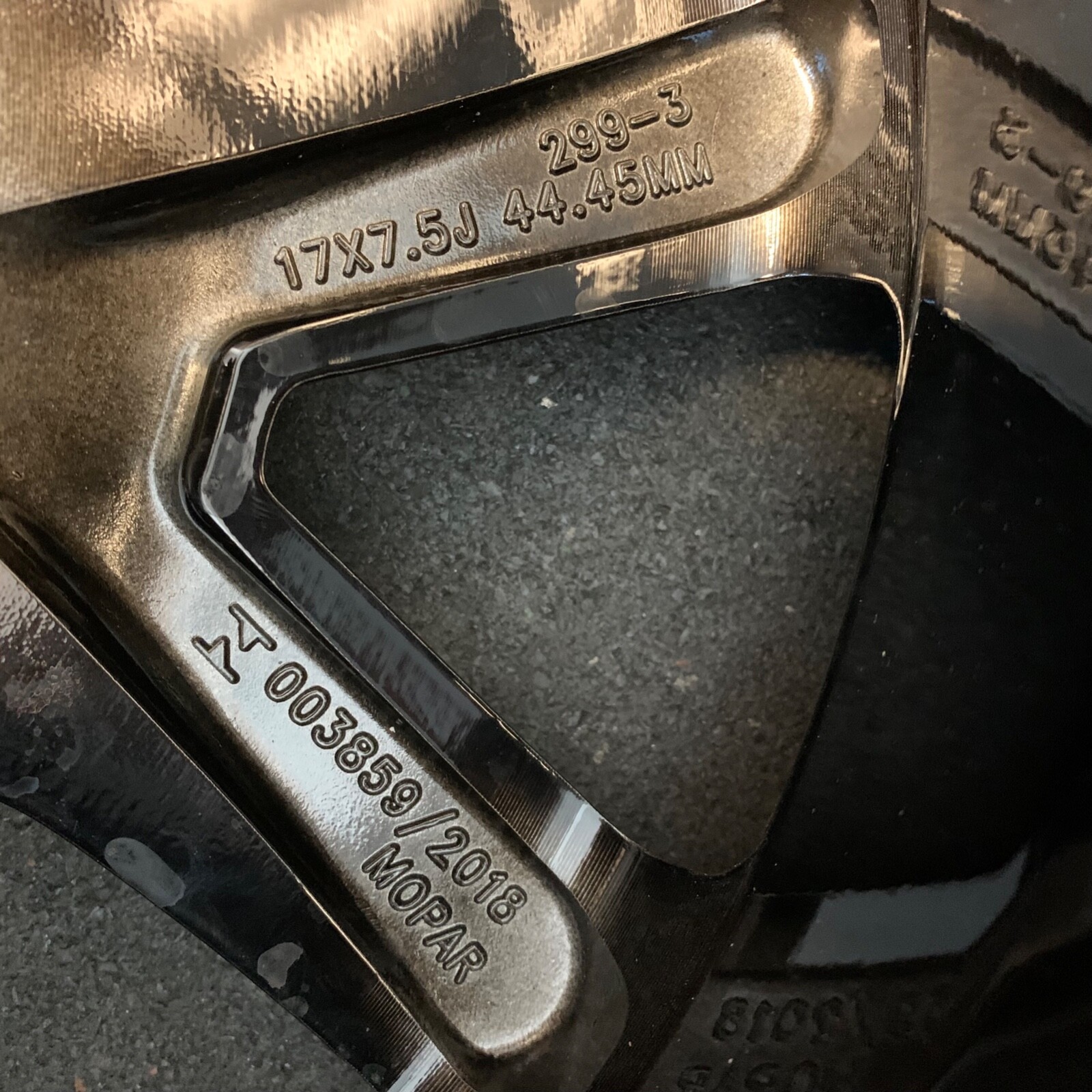 Used (4) Jeep Gladiator (2021-2022) Original Wheels Rims + Caps 17 ...