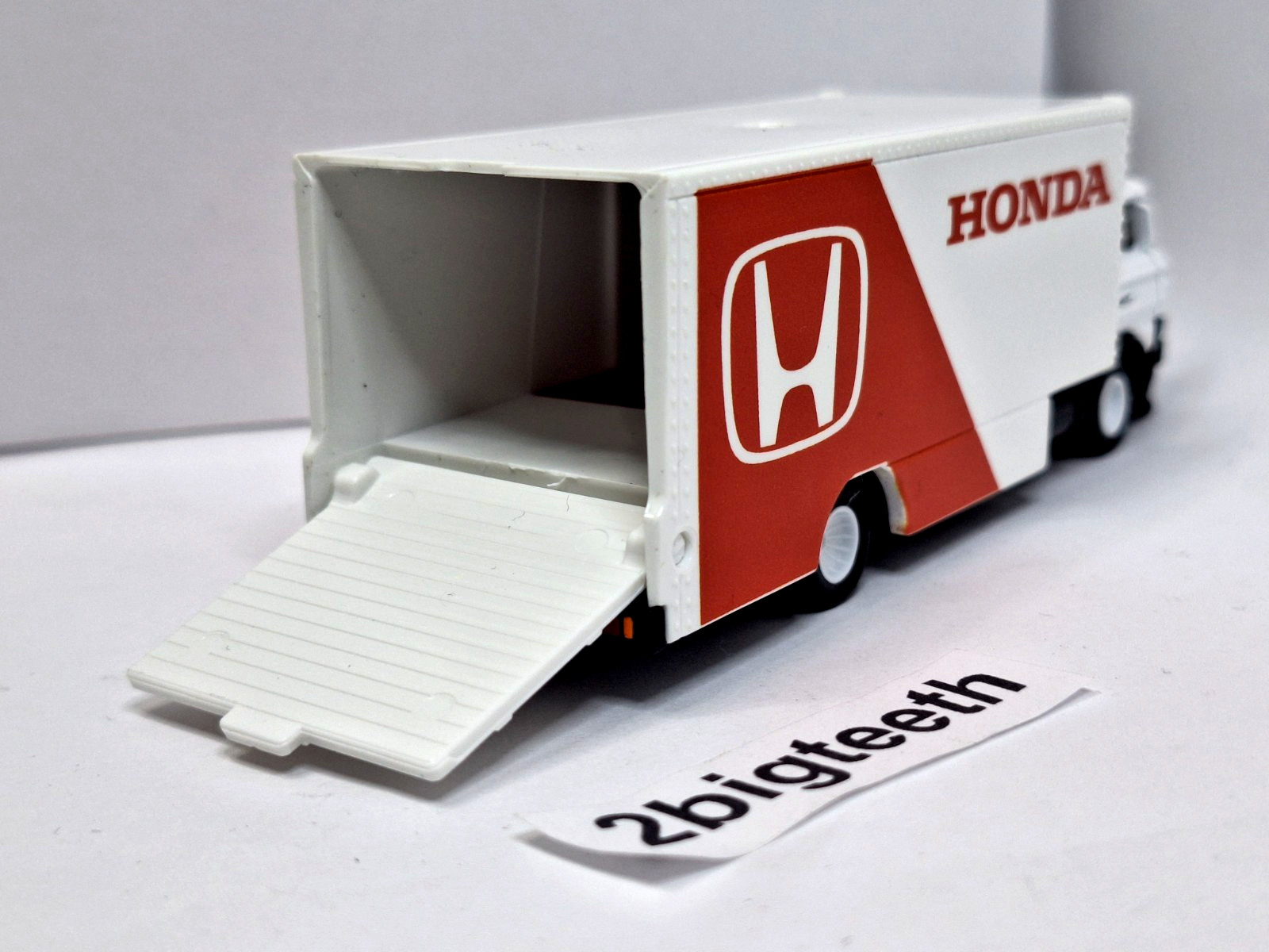 Used 2025 Hot Wheels Premium Diorama Sakura Sprinter Honda Box Truck ...