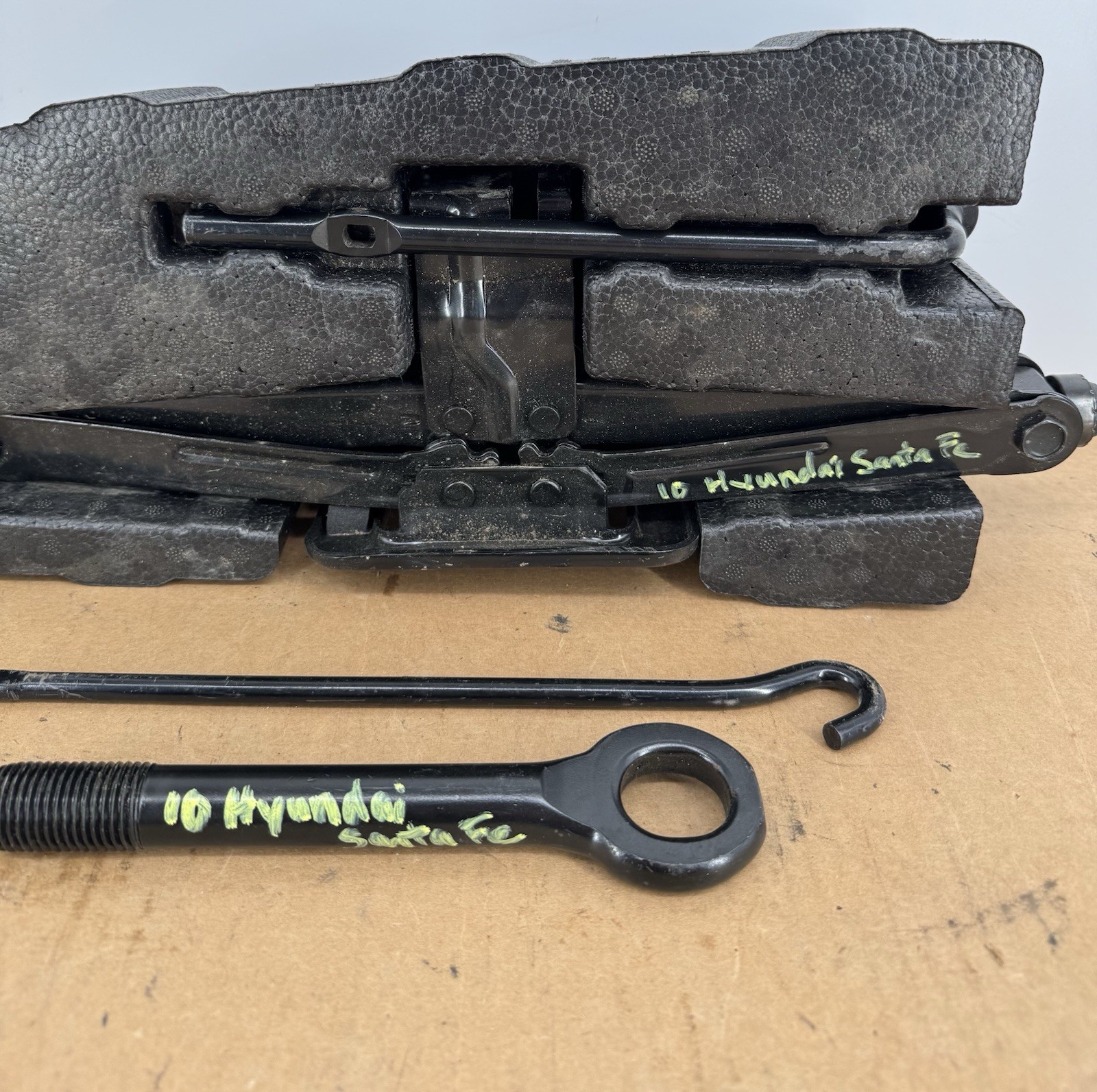 Used 2007-2012 Hyundai Santa Fe Emergency Spare Tire Jack & Tool Kit ...