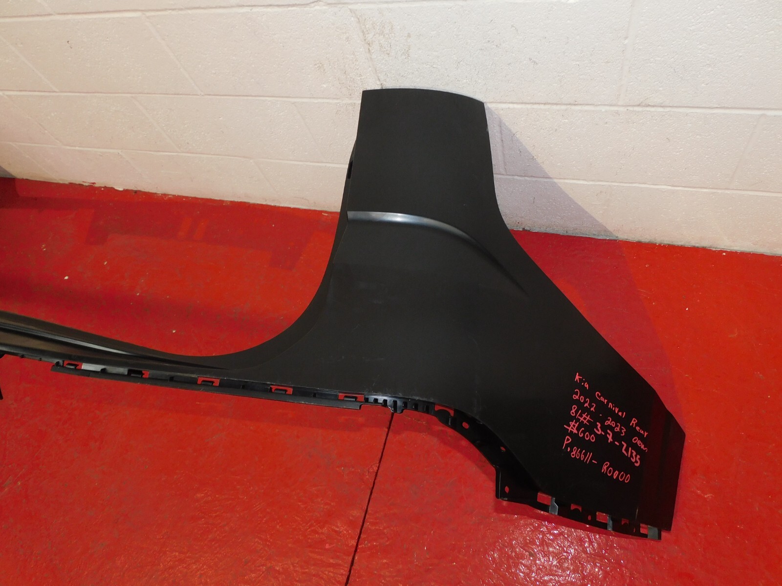 Used 2022-2023 Kia Carnival Rear Bumper Cover Oem for Sale