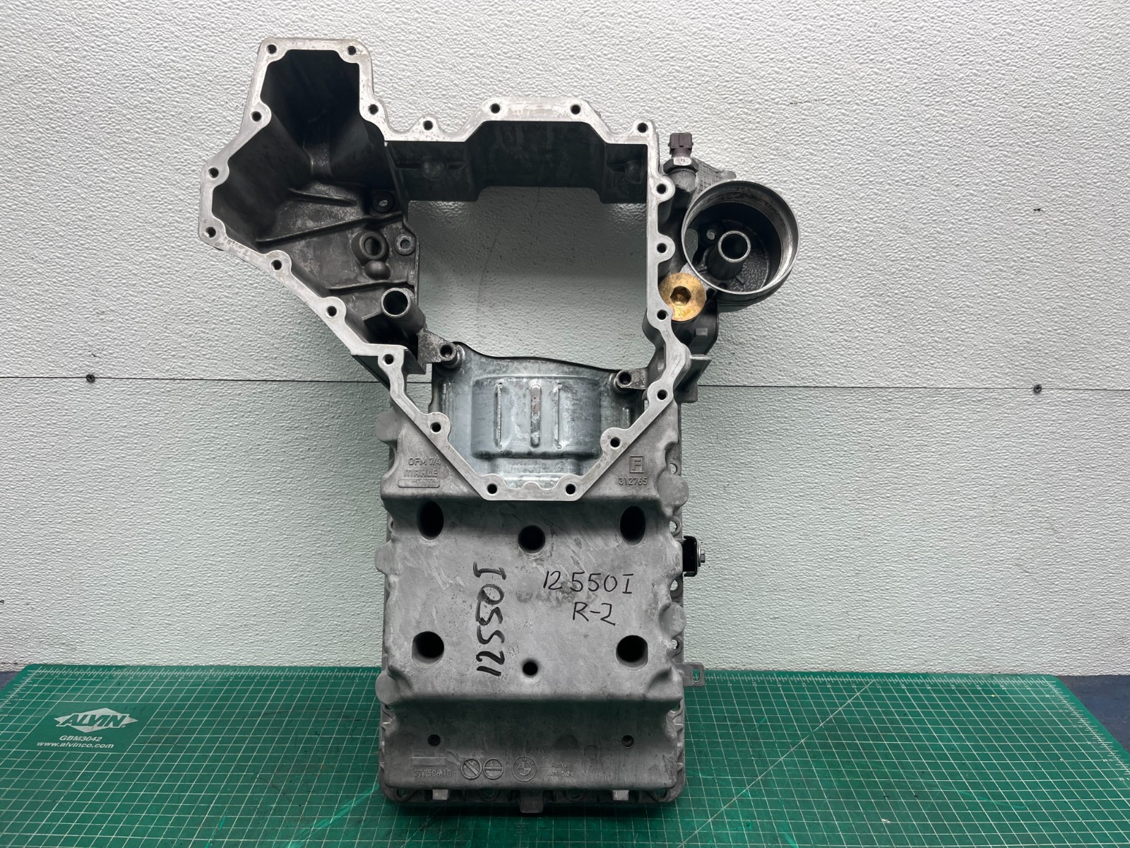 Used 2011-2013 Bmw F10 550i N63 4.4l Rwd Engine Upper Oil Pan Oem for ...